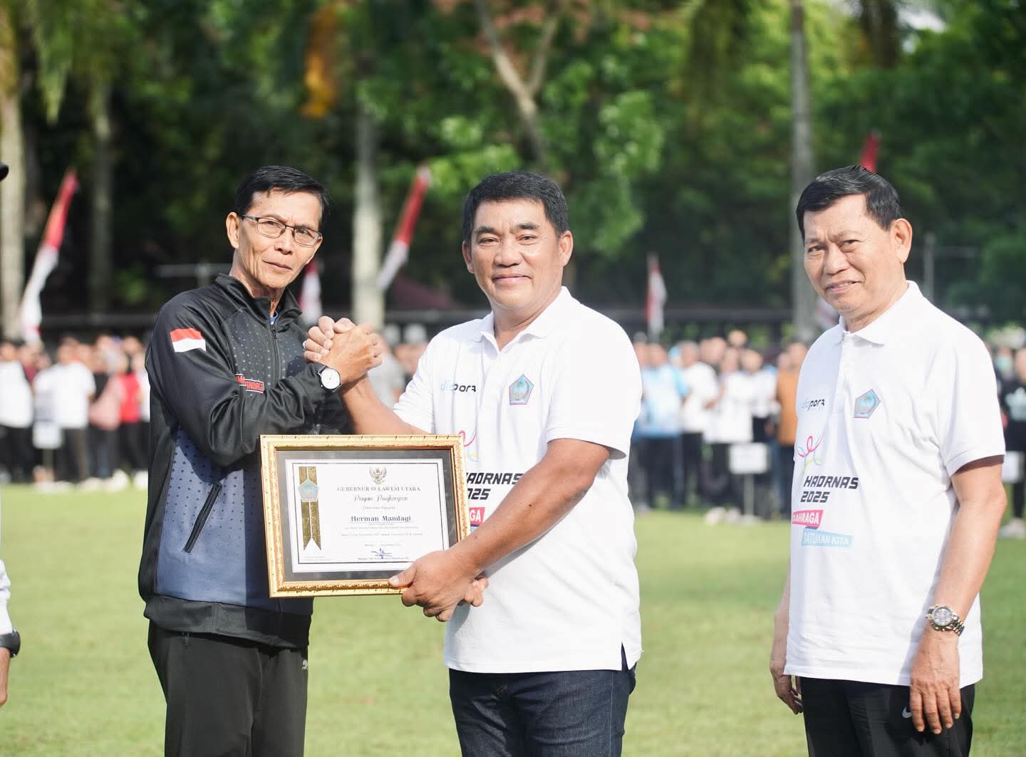 Gubernur Sulut Mayjen TNI (Purn) Yulius Selvanus SE Pimpin Upacara ...